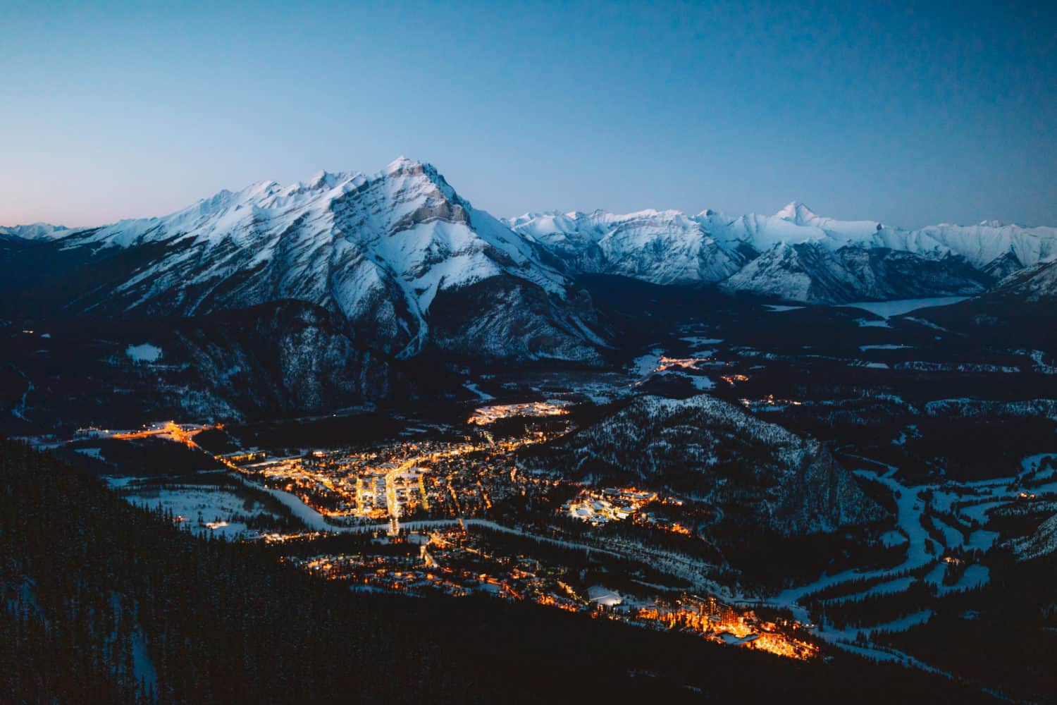 20 Jaw-Dropping Things To Do In Banff In Winter - The Mandagies