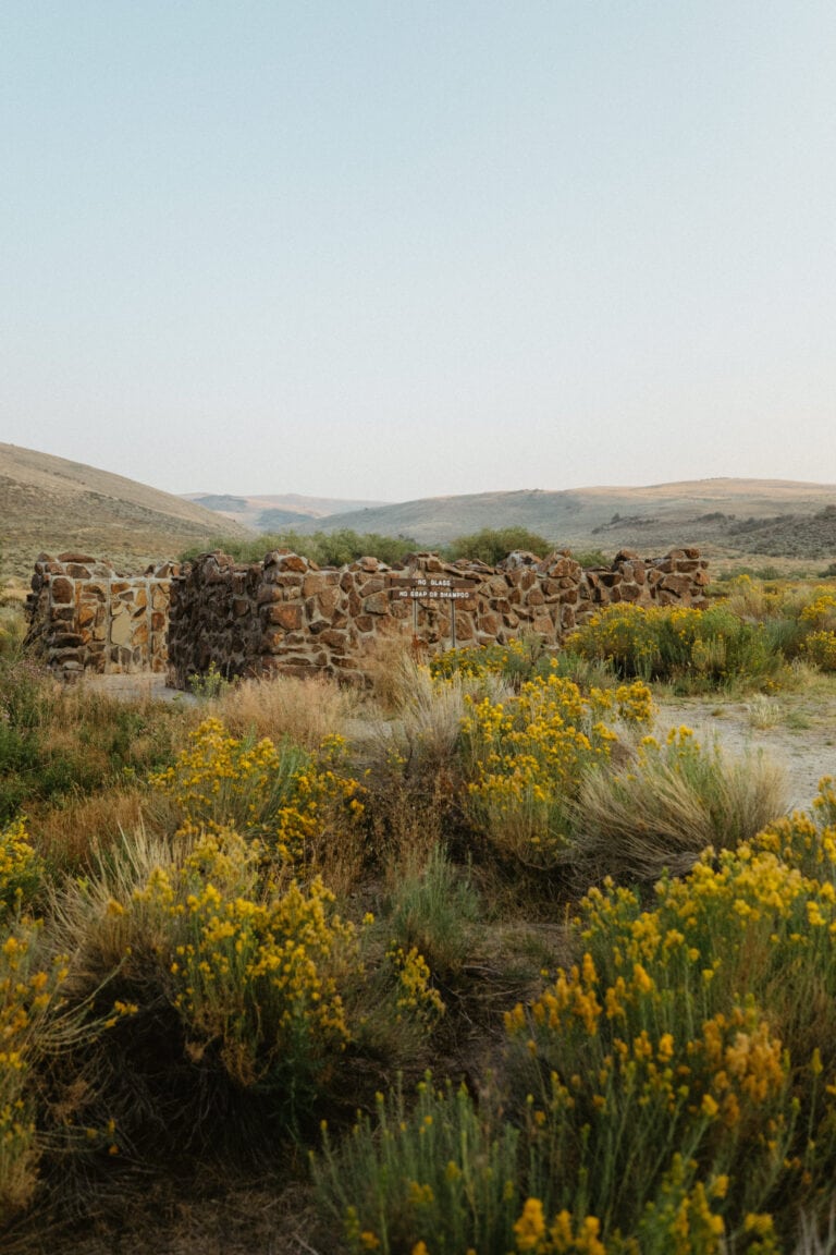 15 Gorgeous Pacific Northwest Desert Destinations - The Mandagies