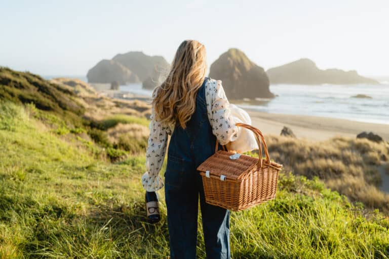 The Ultimate PNW Packing List (For All Seasons) - The Mandagies