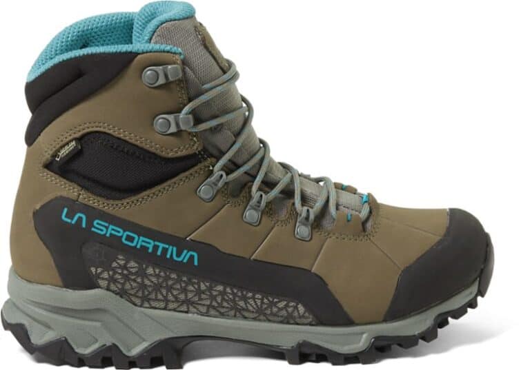 The 12 Best Hiking Boots For Pacific Northwest Trails (According To Our ...