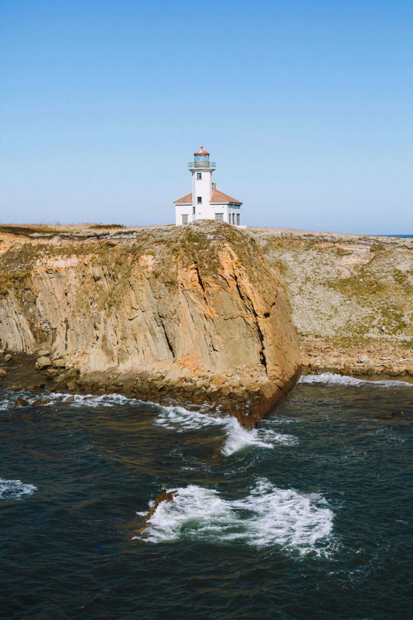 11 Incredible Oregon Lighthouses You Need To Visit - The Mandagies